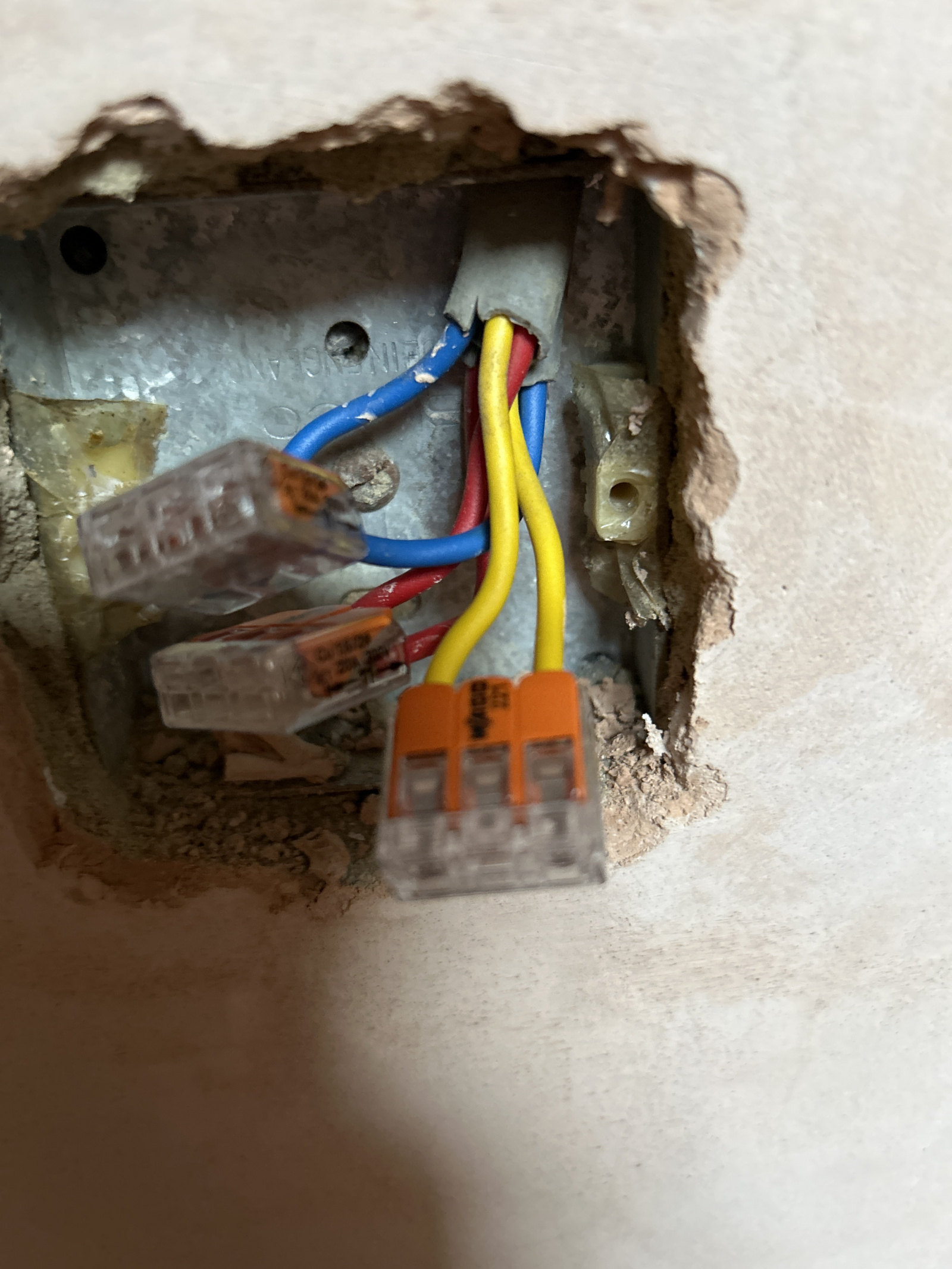 Electric issue - light socket — MoneySavingExpert Forum